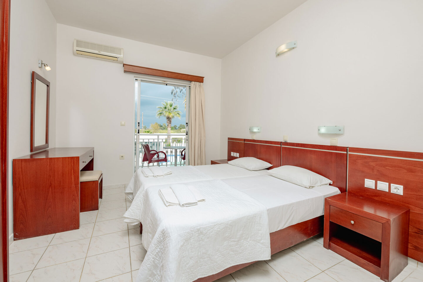 Economy Room – Canadian Hotel